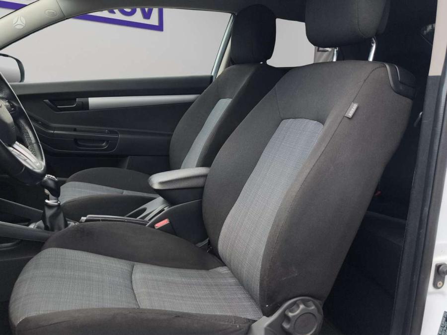 White Kia Ceed 2012 in Vilnius, with an engine capacity of 1.60 L and mileage of 189 thousand km for 3999 €, photo 14 on AUTOMOTO.COM.LV