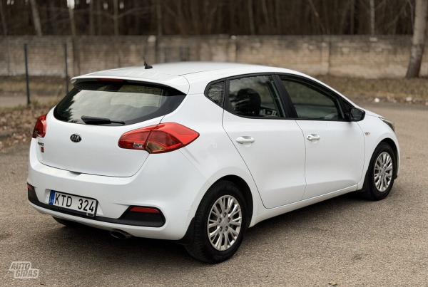 White Kia Ceed 2014 in Vilnius, with an engine capacity of 1.40 L and mileage of 396 thousand km for 3250 €, photo 4 on AUTOMOTO.COM.LV