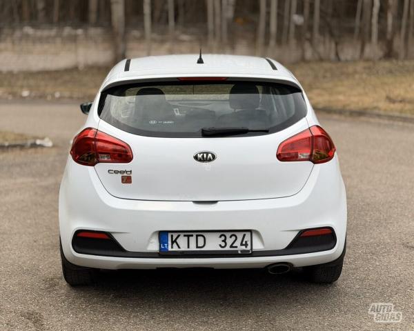White Kia Ceed 2014 in Vilnius, with an engine capacity of 1.40 L and mileage of 396 thousand km for 3250 €, photo 5 on AUTOMOTO.COM.LV