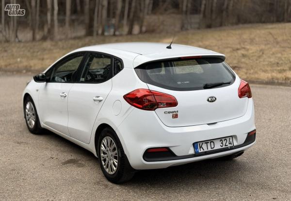 White Kia Ceed 2014 in Vilnius, with an engine capacity of 1.40 L and mileage of 396 thousand km for 3250 €, photo 6 on AUTOMOTO.COM.LV