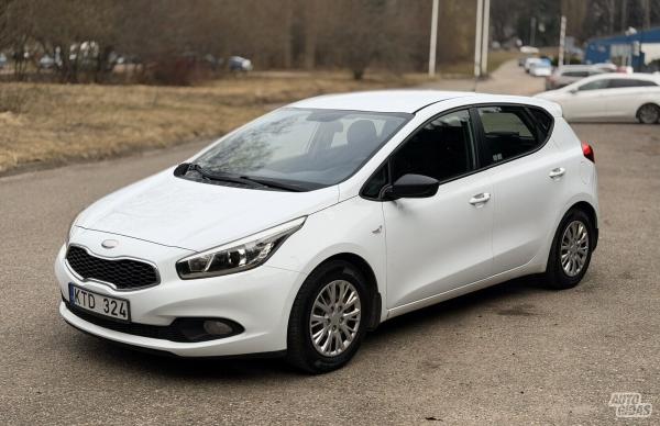 White Kia Ceed 2014 in Vilnius, with an engine capacity of 1.40 L and mileage of 396 thousand km for 3250 €, photo 8 on AUTOMOTO.COM.LV