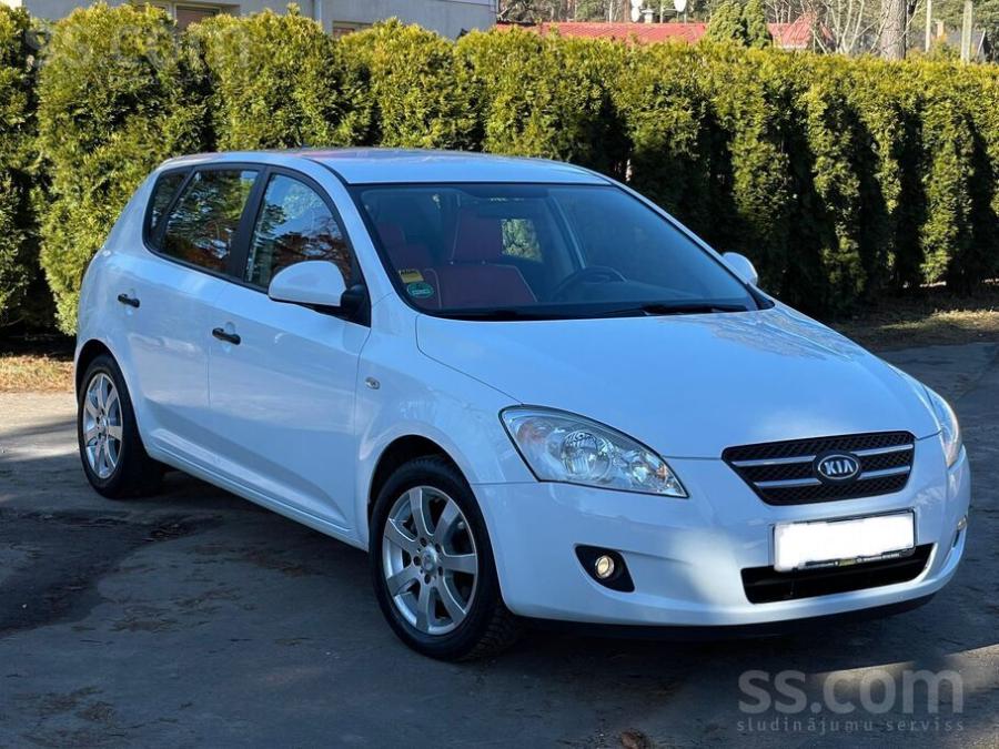 White Kia Ceed 2007 in Riga, with an engine capacity of 1.40 L and mileage of 148 thousand km for 3100 €, photo 1 on AUTOMOTO.COM.LV