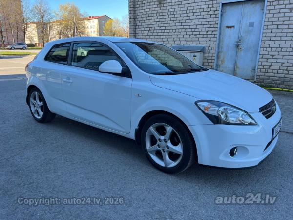 White Kia Ceed 2008 in Narva, with an engine capacity of 1.60 L and mileage of 1710 thousand km for 1999 €, photo 8 on AUTOMOTO.COM.LV