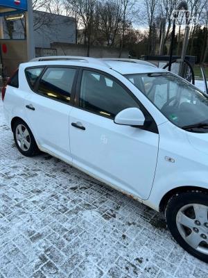 Balts Kia Ceed 2008 Viļņa, ar dzinēja tilpumu 1.60 L un nobraukumu 263 tūkst. km par 800 €, foto 4 vietnē AUTOMOTO.COM.LV