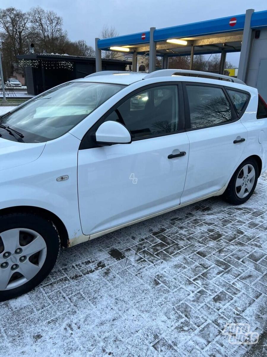 Balts Kia Ceed 2008 Viļņa, ar dzinēja tilpumu 1.60 L un nobraukumu 263 tūkst. km par 800 €, foto 5 vietnē AUTOMOTO.COM.LV
