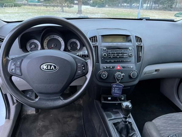 Balts Kia Ceed 2008 Viļņa, ar dzinēja tilpumu 1.60 L un nobraukumu 263 tūkst. km par 800 €, foto 6 vietnē AUTOMOTO.COM.LV