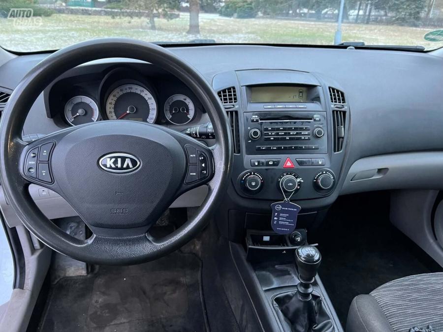 Balts Kia Ceed 2008 Viļņa, ar dzinēja tilpumu 1.60 L un nobraukumu 263 tūkst. km par 800 €, foto 7 vietnē AUTOMOTO.COM.LV