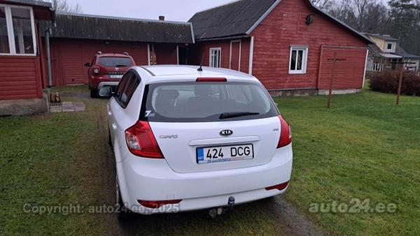 Balts Kia Ceed 2011 Jegeva, ar dzinēja tilpumu 1.60 L un nobraukumu 229 tūkst. km par 2900 €, foto 4 vietnē AUTOMOTO.COM.LV