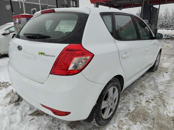 Balts Kia Ceed 2011 Viļņa, ar dzinēja tilpumu 1.40 L un nobraukumu 114 tūkst. km par 2900 €, foto 1 vietnē AUTOMOTO.COM.LV