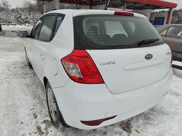Balts Kia Ceed 2011 Viļņa, ar dzinēja tilpumu 1.40 L un nobraukumu 114 tūkst. km par 2900 €, foto 2 vietnē AUTOMOTO.COM.LV