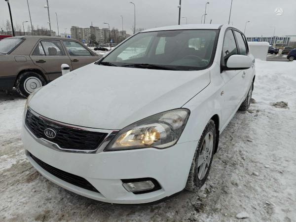 Balts Kia Ceed 2011 Viļņa, ar dzinēja tilpumu 1.40 L un nobraukumu 114 tūkst. km par 2900 €, foto 3 vietnē AUTOMOTO.COM.LV