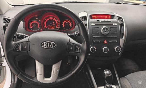 Balts Kia Ceed 2011 Viļņa, ar dzinēja tilpumu 1.40 L un nobraukumu 114 tūkst. km par 2900 €, foto 5 vietnē AUTOMOTO.COM.LV