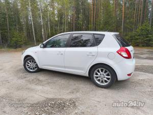 White Kia Ceed 2011 in Tallinn, with an engine capacity of 1.40 L and mileage of 154 thousand km for 2500 €, photo 3 on AUTOMOTO.COM.LV
