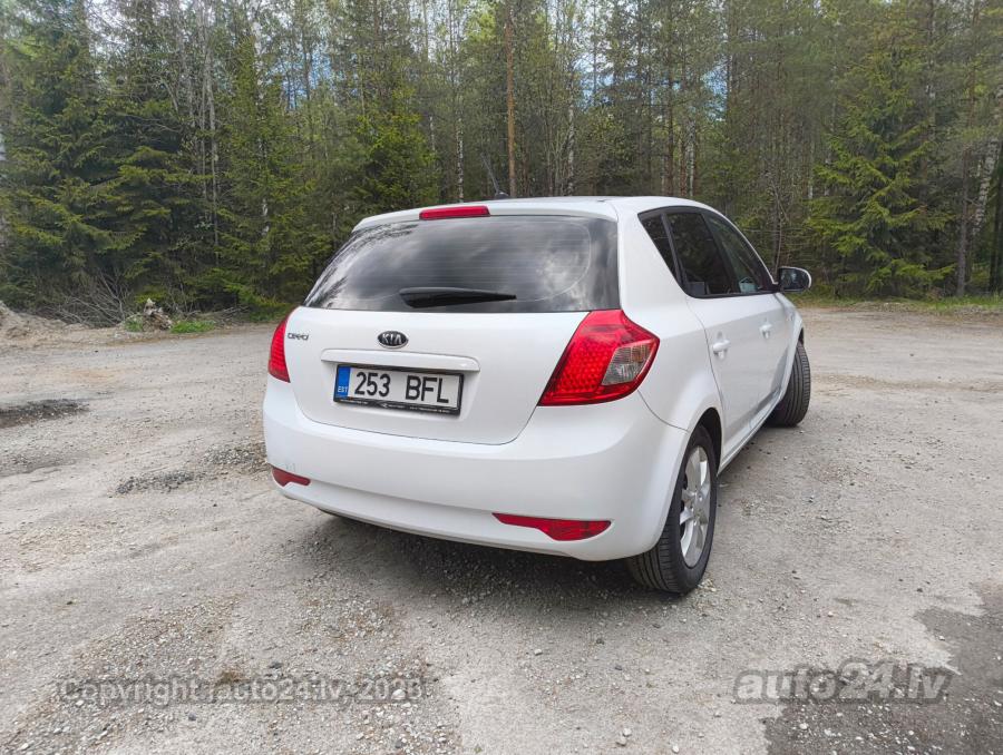 White Kia Ceed 2011 in Tallinn, with an engine capacity of 1.40 L and mileage of 154 thousand km for 2500 €, photo 4 on AUTOMOTO.COM.LV