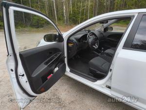 White Kia Ceed 2011 in Tallinn, with an engine capacity of 1.40 L and mileage of 154 thousand km for 2500 €, photo 5 on AUTOMOTO.COM.LV