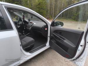 White Kia Ceed 2011 in Tallinn, with an engine capacity of 1.40 L and mileage of 154 thousand km for 2500 €, photo 6 on AUTOMOTO.COM.LV