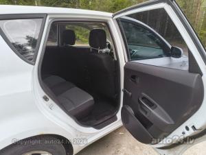 White Kia Ceed 2011 in Tallinn, with an engine capacity of 1.40 L and mileage of 154 thousand km for 2500 €, photo 7 on AUTOMOTO.COM.LV