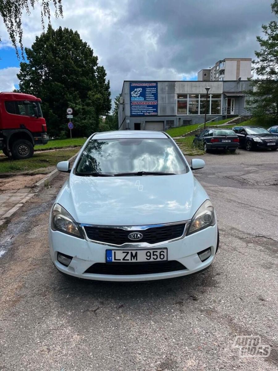 Balts Kia Ceed 2011 Viļņa, ar dzinēja tilpumu 1.60 L un nobraukumu 276 tūkst. km par 2100 €, foto 4 vietnē AUTOMOTO.COM.LV