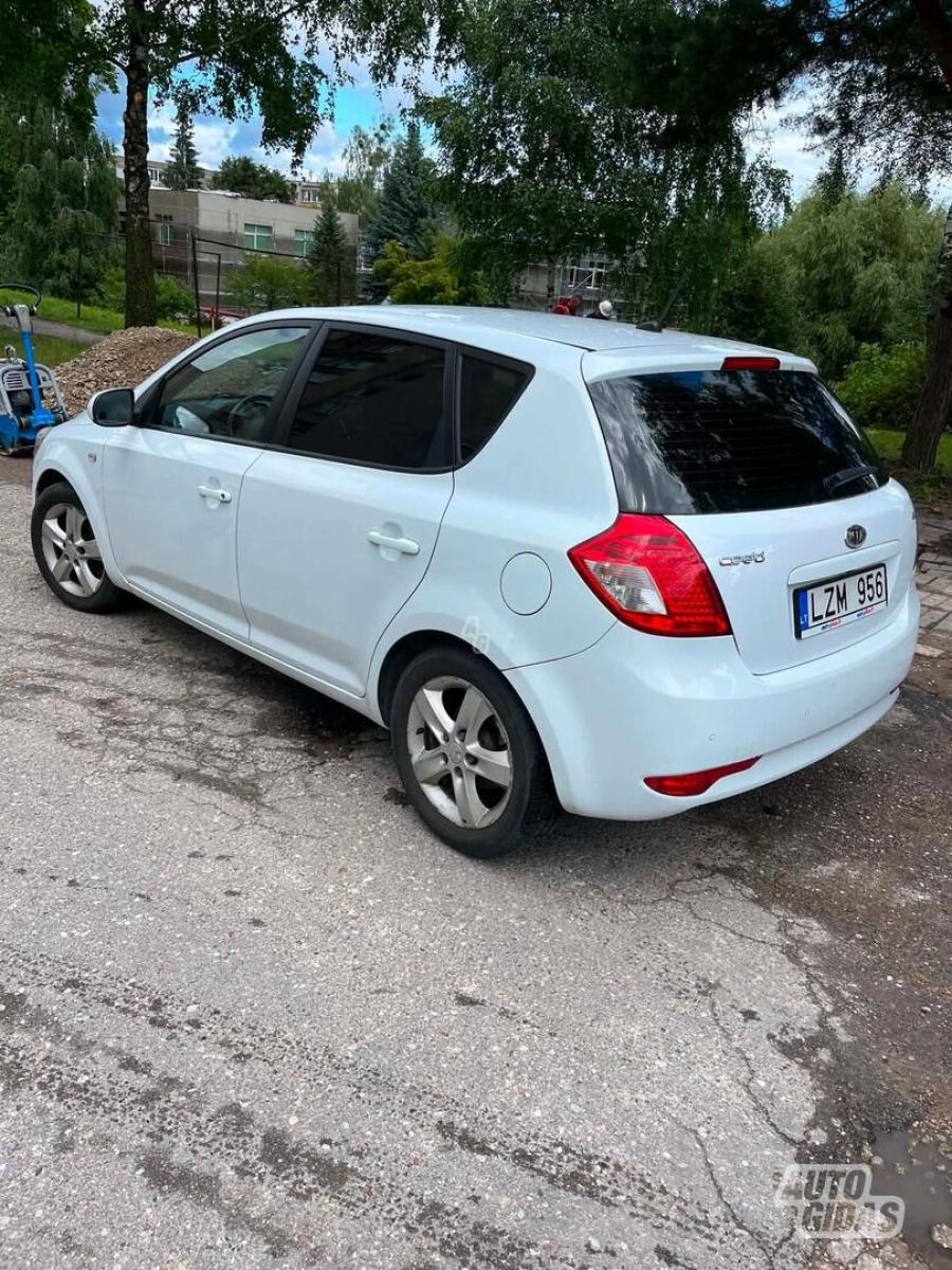 Balts Kia Ceed 2011 Viļņa, ar dzinēja tilpumu 1.60 L un nobraukumu 276 tūkst. km par 2100 €, foto 5 vietnē AUTOMOTO.COM.LV