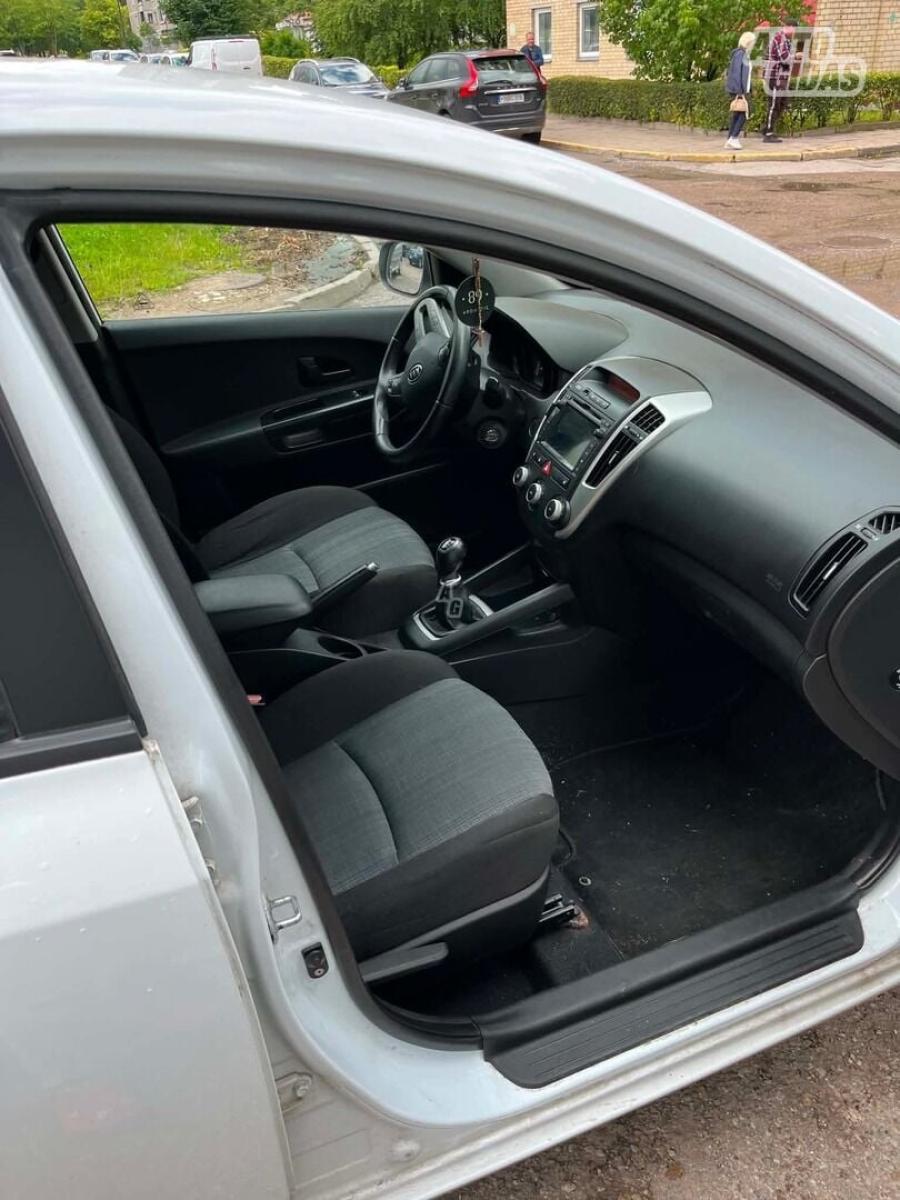 Balts Kia Ceed 2011 Viļņa, ar dzinēja tilpumu 1.60 L un nobraukumu 276 tūkst. km par 2100 €, foto 12 vietnē AUTOMOTO.COM.LV