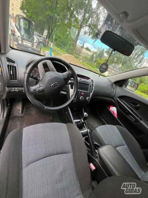 Balts Kia Ceed 2011 Viļņa, ar dzinēja tilpumu 1.60 L un nobraukumu 276 tūkst. km par 2100 €, foto 13 vietnē AUTOMOTO.COM.LV