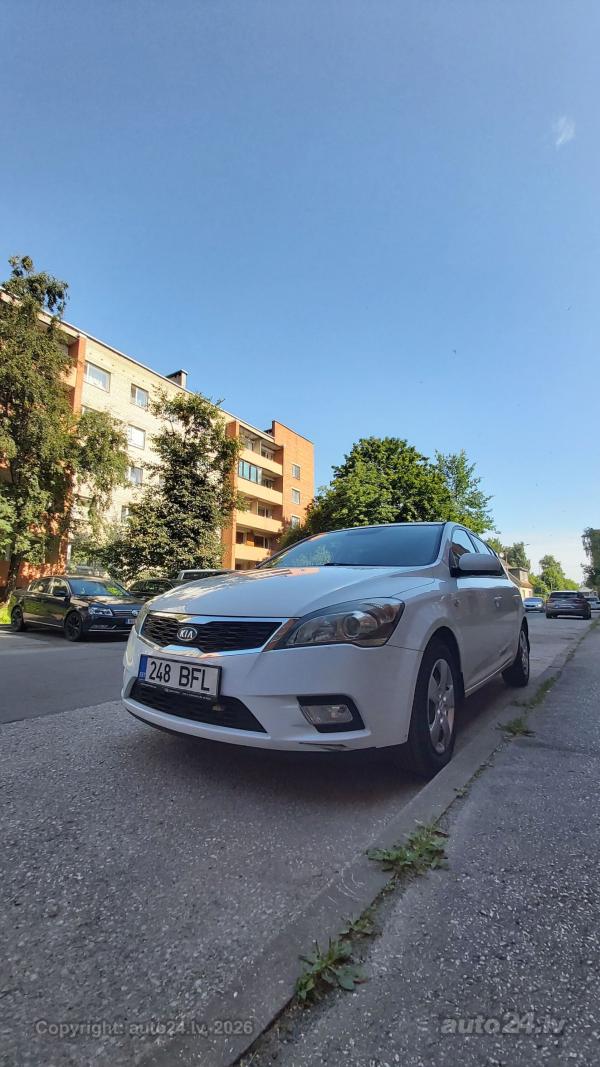 Balts Kia Ceed 2011 Tartu, ar dzinēja tilpumu 1.40 L un nobraukumu 180 tūkst. km par 2600 €, foto 1 vietnē AUTOMOTO.COM.LV