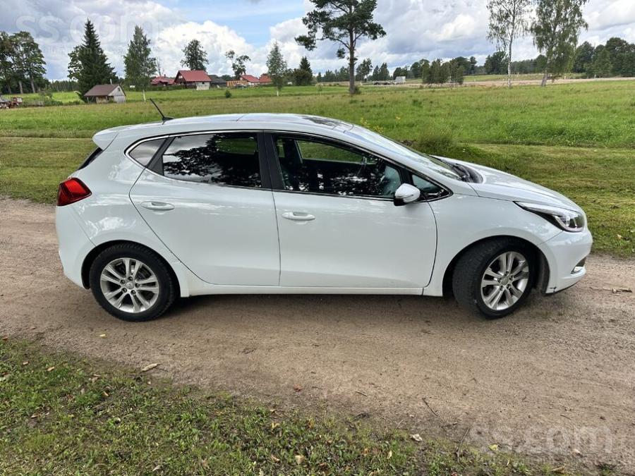 White Kia Ceed 2012 in Gulbene, with an engine capacity of 1.60 L and mileage of 292 thousand km for 3300 €, photo 4 on AUTOMOTO.COM.LV