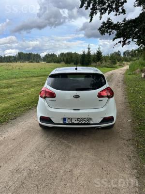 White Kia Ceed 2012 in Gulbene, with an engine capacity of 1.60 L and mileage of 292 thousand km for 3300 €, photo 6 on AUTOMOTO.COM.LV