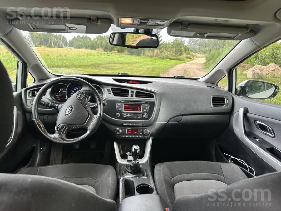 White Kia Ceed 2012 in Gulbene, with an engine capacity of 1.60 L and mileage of 292 thousand km for 3300 €, photo 8 on AUTOMOTO.COM.LV