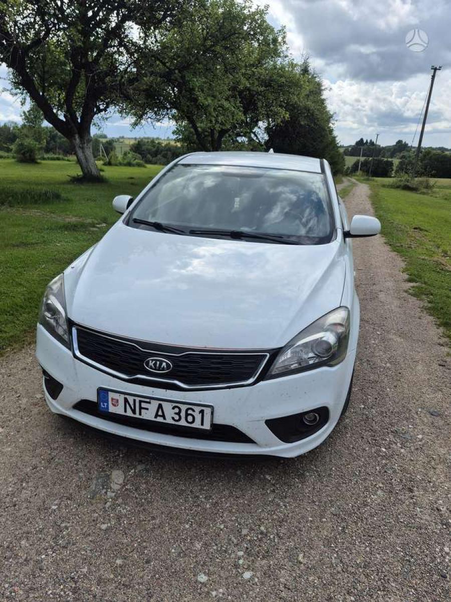 Balts Kia Ceed 2012 Viļņa, ar dzinēja tilpumu 1.60 L un nobraukumu 240 tūkst. km par 2500 €, foto 1 vietnē AUTOMOTO.COM.LV