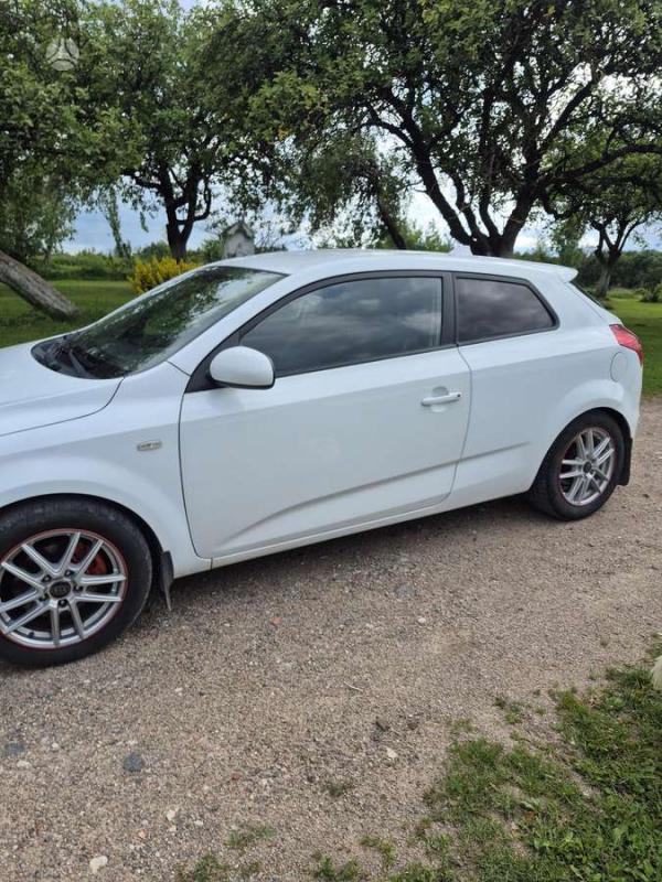 Balts Kia Ceed 2012 Viļņa, ar dzinēja tilpumu 1.60 L un nobraukumu 240 tūkst. km par 2500 €, foto 3 vietnē AUTOMOTO.COM.LV