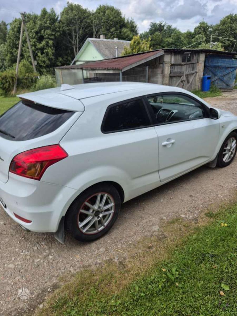 Balts Kia Ceed 2012 Viļņa, ar dzinēja tilpumu 1.60 L un nobraukumu 240 tūkst. km par 2500 €, foto 5 vietnē AUTOMOTO.COM.LV