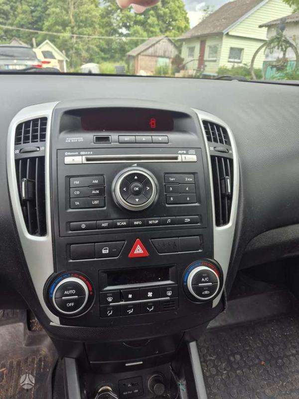 Balts Kia Ceed 2012 Viļņa, ar dzinēja tilpumu 1.60 L un nobraukumu 240 tūkst. km par 2500 €, foto 7 vietnē AUTOMOTO.COM.LV