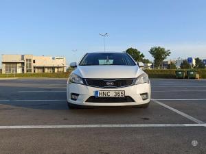 White Kia Ceed 2012 in Klaipeda, with an engine capacity of 1.58 L and mileage of 310 thousand km for 2750 €, photo 3 on AUTOMOTO.COM.LV