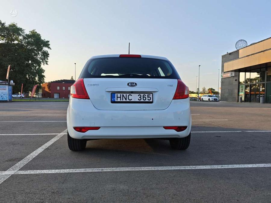 White Kia Ceed 2012 in Klaipeda, with an engine capacity of 1.58 L and mileage of 310 thousand km for 2750 €, photo 6 on AUTOMOTO.COM.LV