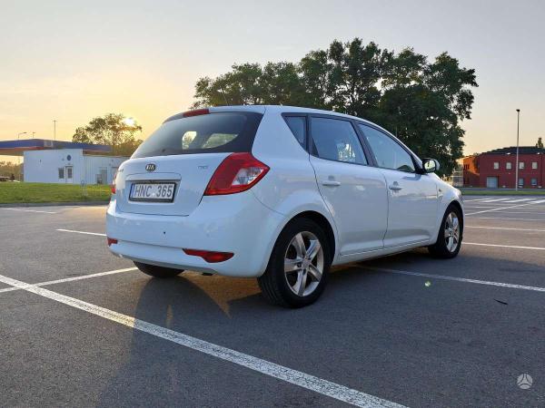 Kia Ceed 2012 Klaipėda vietnē Balts Kia Ceed 2012 Klaipėda, ar dzinēja tilpumu 1.58 L un nobraukumu 310 tūkst. km par 2750 €, foto 7 vietnē AUTOMOTO.COM.LV