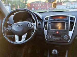 White Kia Ceed 2012 in Klaipeda, with an engine capacity of 1.58 L and mileage of 310 thousand km for 2750 €, photo 11 on AUTOMOTO.COM.LV