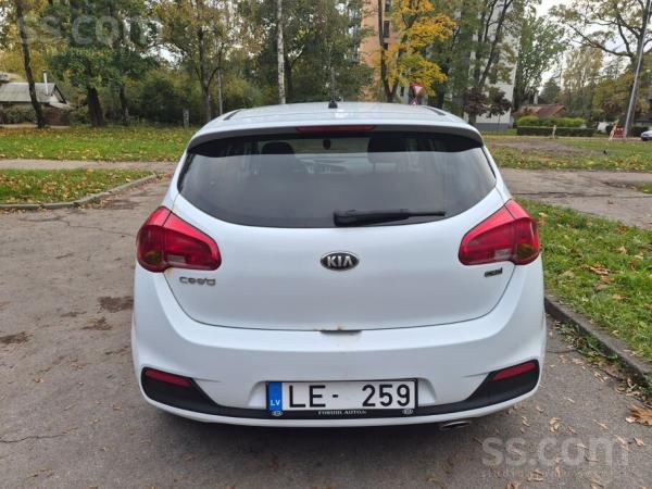 Balts Kia Ceed 2012 Rīga, ar dzinēja tilpumu 1.40 L un nobraukumu 231 tūkst. km par 2200 €, foto 7 vietnē AUTOMOTO.COM.LV