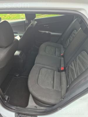 Balts Kia Ceed 2012 Rīga, ar dzinēja tilpumu 1.40 L un nobraukumu 231 tūkst. km par 2200 €, foto 9 vietnē AUTOMOTO.COM.LV
