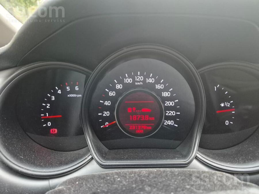 Balts Kia Ceed 2012 Rīga, ar dzinēja tilpumu 1.40 L un nobraukumu 231 tūkst. km par 2200 €, foto 11 vietnē AUTOMOTO.COM.LV