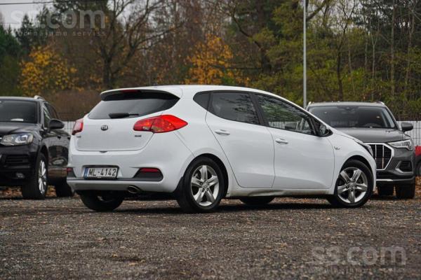 White Kia Ceed 2013 in Riga, with an engine capacity of 1.40 L and mileage of 252 thousand km for 3990 €, photo 4 on AUTOMOTO.COM.LV