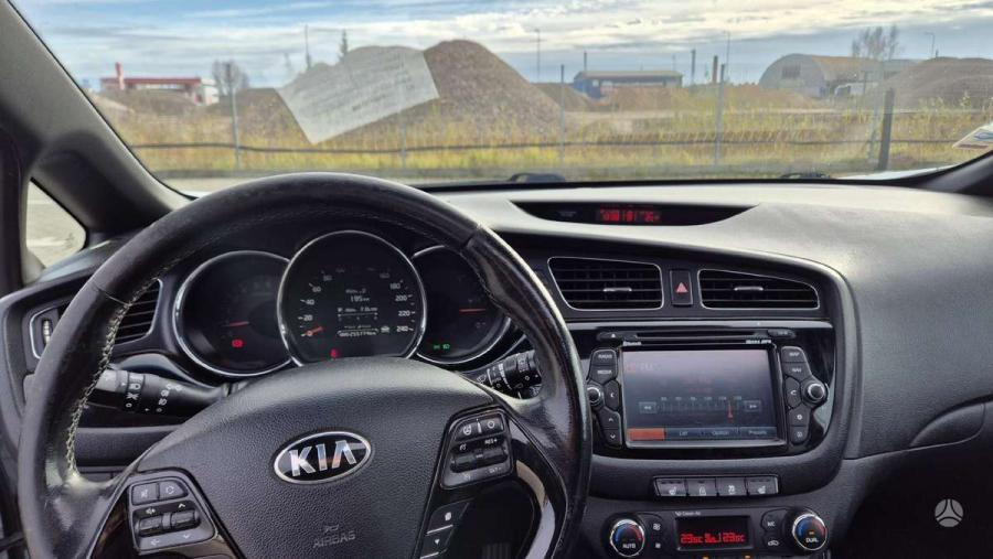Balts Kia Ceed 2013 Tauragė, ar dzinēja tilpumu 1.60 L un nobraukumu 255 tūkst. km par 4400 €, foto 14 vietnē AUTOMOTO.COM.LV