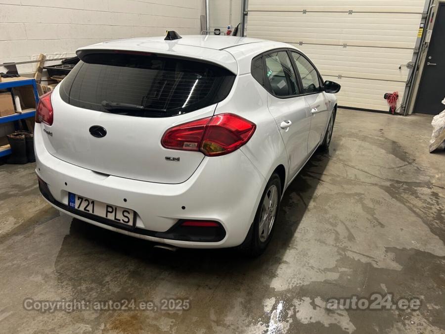 White Kia Ceed 2013 in Tallinn, with an engine capacity of 1.60 L and mileage of 121 thousand km for 6500 €, photo 5 on AUTOMOTO.COM.LV