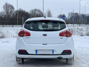 White Kia Ceed 2013 in Taurage, with an engine capacity of 1.40 L and mileage of 246 thousand km for 3950 €, photo 6 on AUTOMOTO.COM.LV