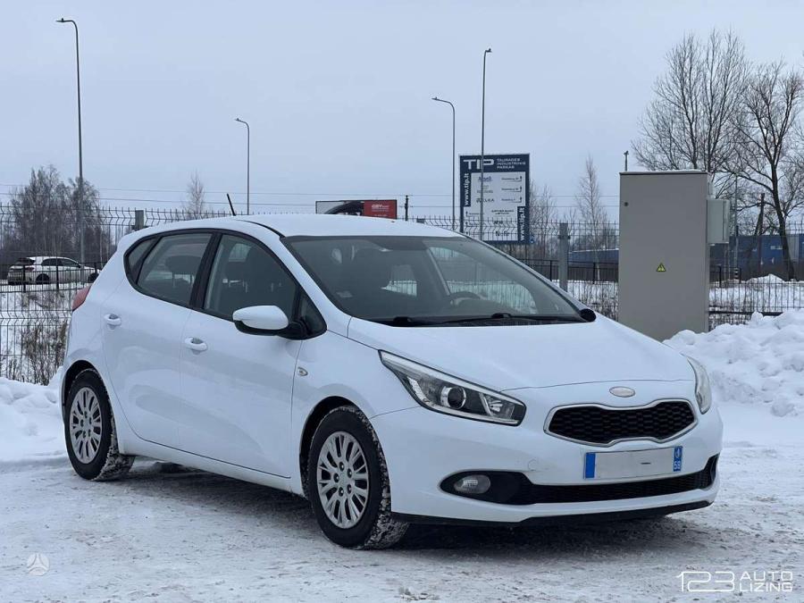 White Kia Ceed 2013 in Taurage, with an engine capacity of 1.40 L and mileage of 246 thousand km for 3950 €, photo 4 on AUTOMOTO.COM.LV