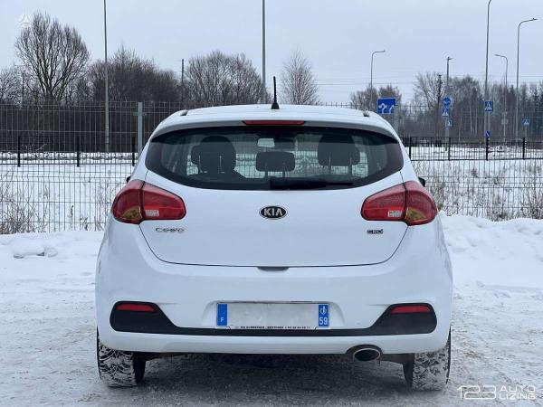Balts Kia Ceed 2013 Tauragė, ar dzinēja tilpumu 1.40 L un nobraukumu 246 tūkst. km par 3950 €, foto 6 vietnē AUTOMOTO.COM.LV