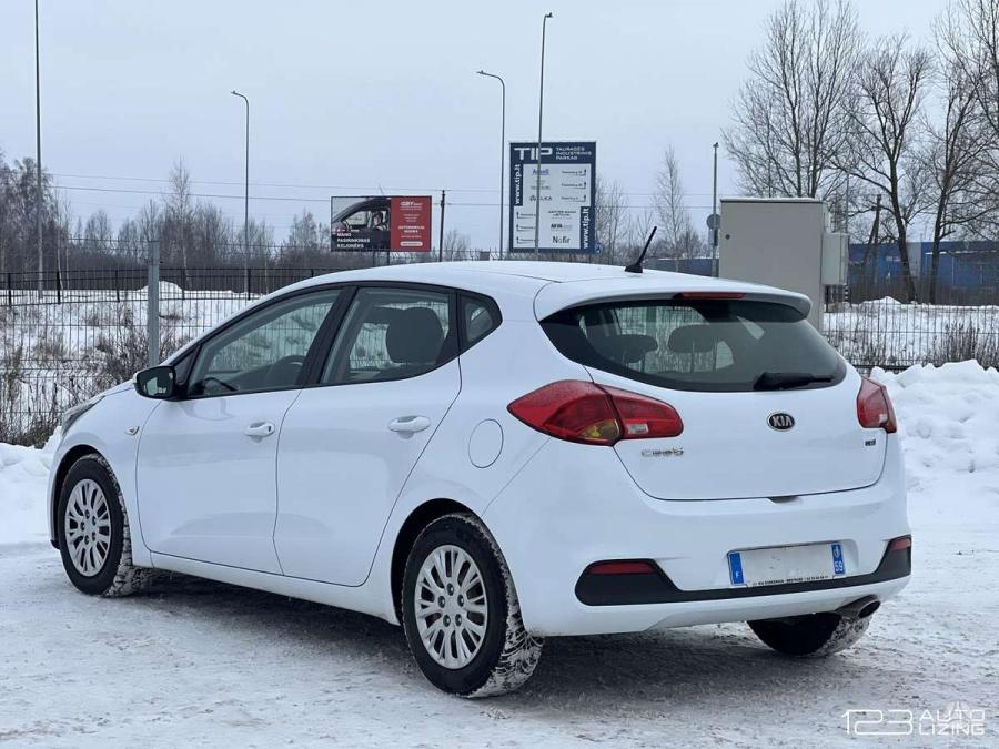 White Kia Ceed 2013 in Taurage, with an engine capacity of 1.40 L and mileage of 246 thousand km for 3950 €, photo 7 on AUTOMOTO.COM.LV