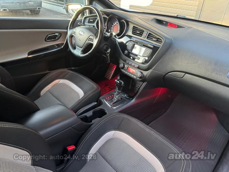 Balts Kia Ceed 2013 Tallina, ar dzinēja tilpumu 1.60 L un nobraukumu 144 tūkst. km par 5495 €, foto 12 vietnē AUTOMOTO.COM.LV