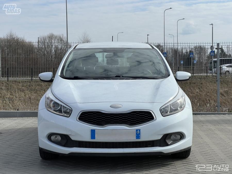 White Kia Ceed 2013 in Taurage, with an engine capacity of 1.40 L and mileage of 246 thousand km for 3750 €, photo 3 on AUTOMOTO.COM.LV