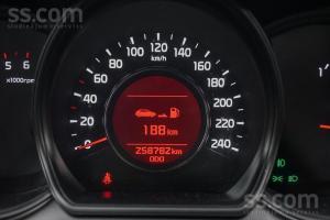 White Kia Ceed 2013 in Riga, with an engine capacity of 1.40 L and mileage of 252 thousand km for 2990 €, photo 13 on AUTOMOTO.COM.LV